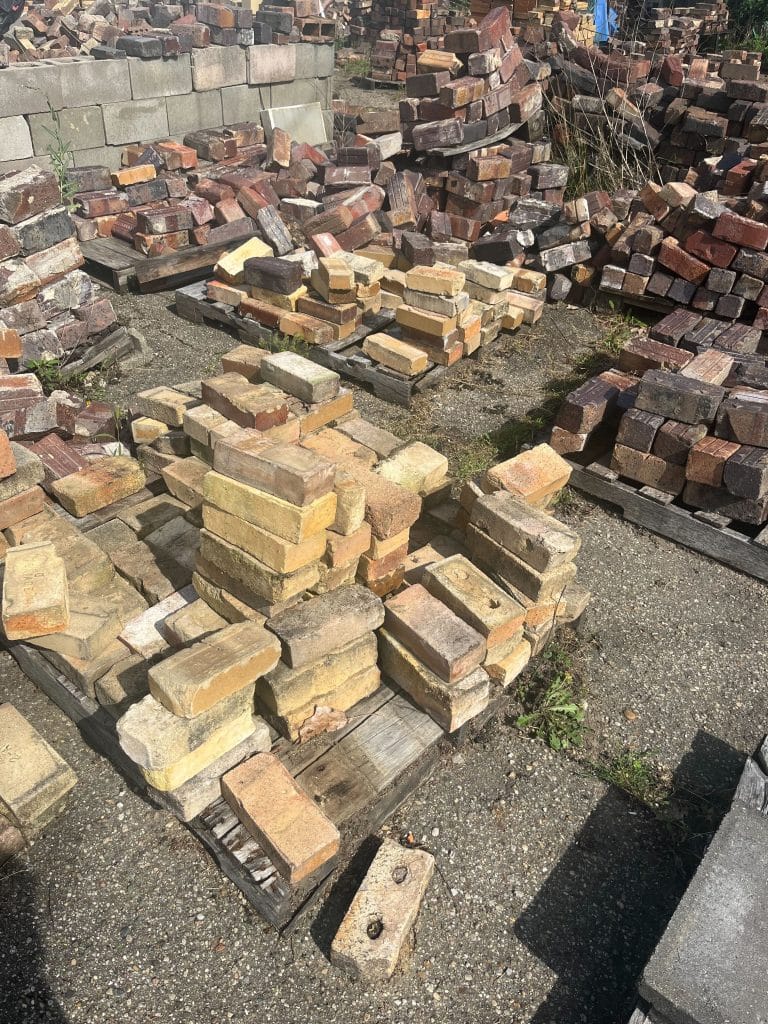 Collectors flock to Nelsonville Brick Festival